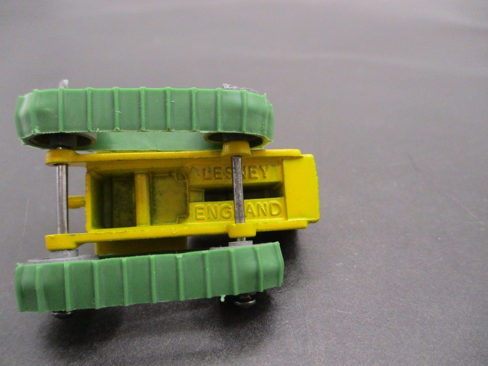 MATCHBOX LESNEY No. 8A-2 CATERPILLAR TRACTOR. CODE 3 RED DRIVER/NEW ...