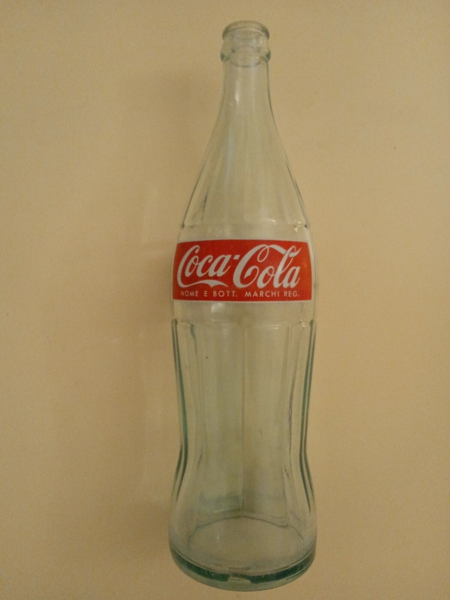 Silhouette Del Corpo Della Bottiglia Di Coca Cola