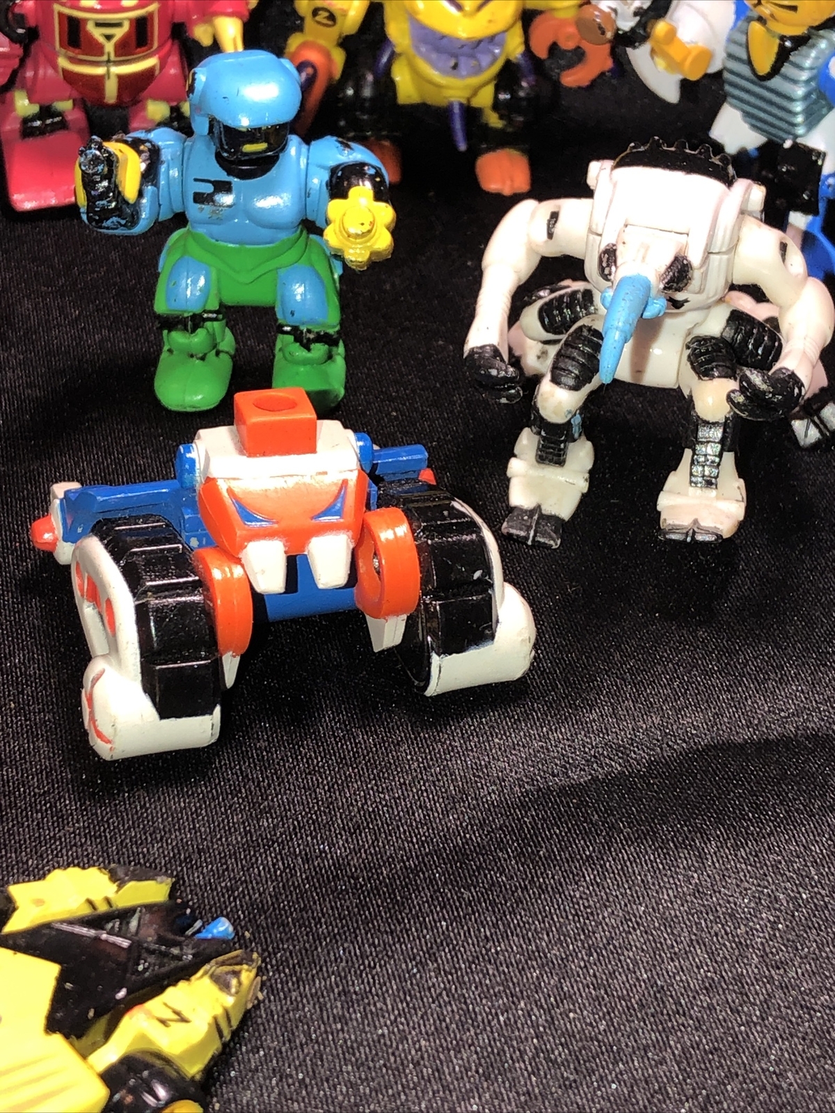 Vintage Lot Of 16 LGTI Galoob Micro Machines Z-Bots Action Figures 1990 ...