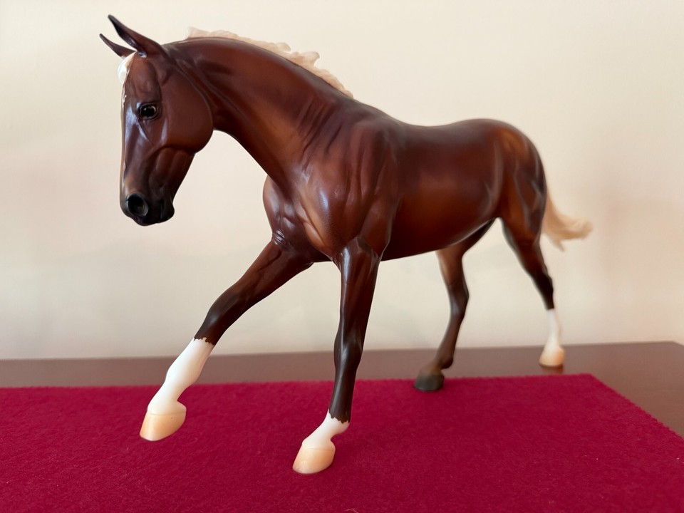 Breyer Romeo, 2022 brick and mortar SR Dundee in silver bay, factory ...