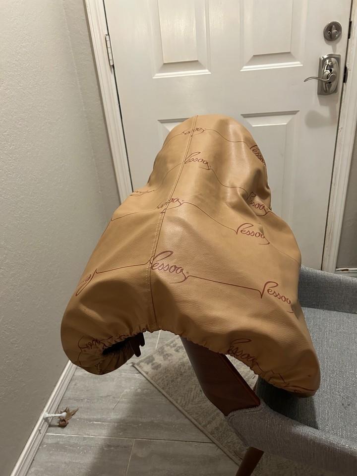 17” Pessoa Jumping Saddle Medium Gullet, in great shape. Includes ...
