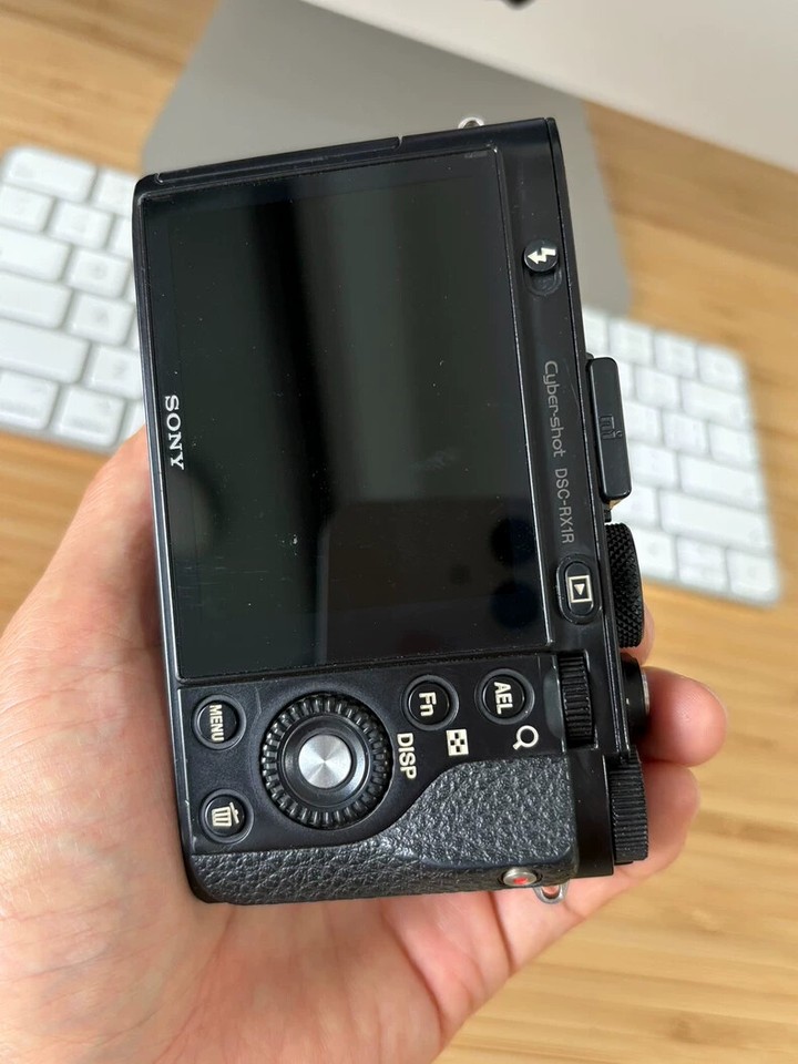 Sony RX1R 24MP Exmor CMOS Sensor 35mm Full Frame Compact Digital Camera ...