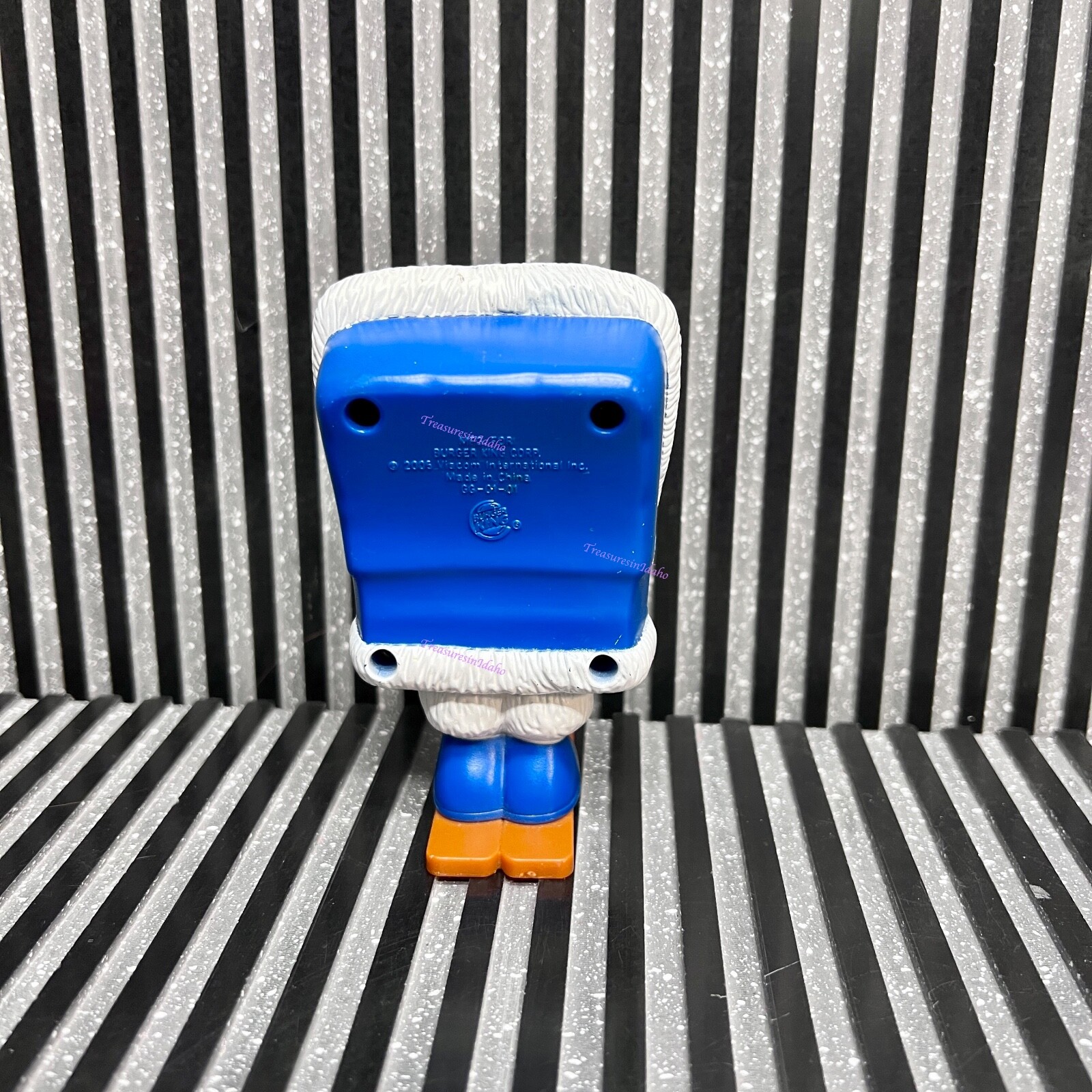 Original owner 2005 Burger King Sponge Bob Skis Shivering Cake-topper ...