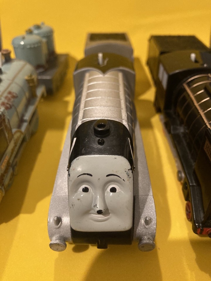 3x Thomas & friends Trackmaster motorised trains & tenders Lexi, Hiro ...