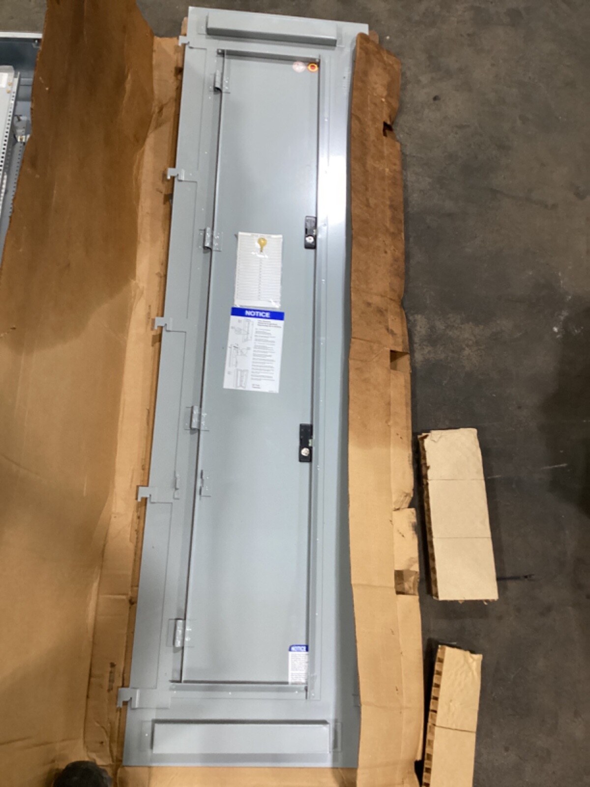 EATON PanelBoard JEZB2072R 20”W x 72” H 208Y/120V 400A AMPS #600JMFML ...