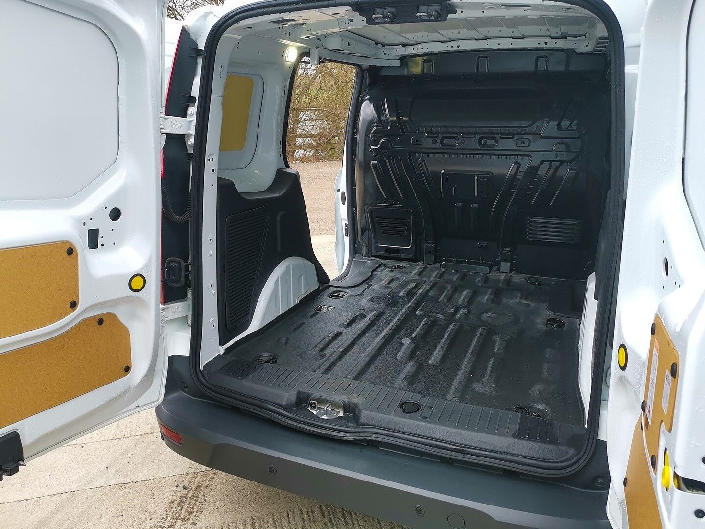 Carsio Tailored Rubber Van Rear Load Mat For Ford Transit Connect SWB ...