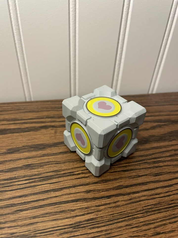 Portal 2 Series III (3) Activated Companion Cube NECA Valve Blind Box ...