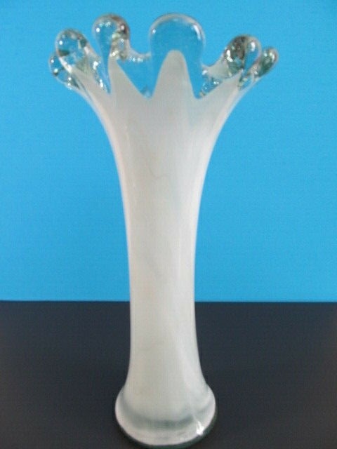 VINTAGE HAND BLOWN FINGER VASE 13"TALL GREEN & WHITE ART GLASS | eBay