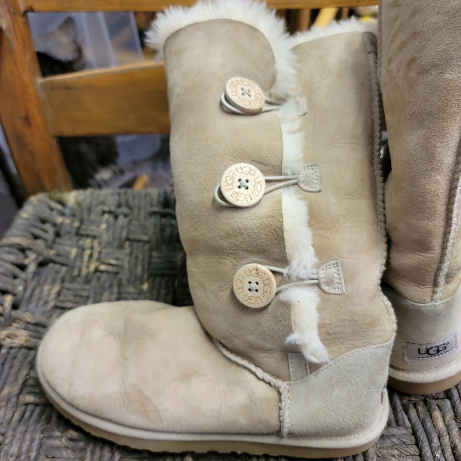 Ugg Bailey Triple Button 1873 Chestnut Suede Stained … - Gem