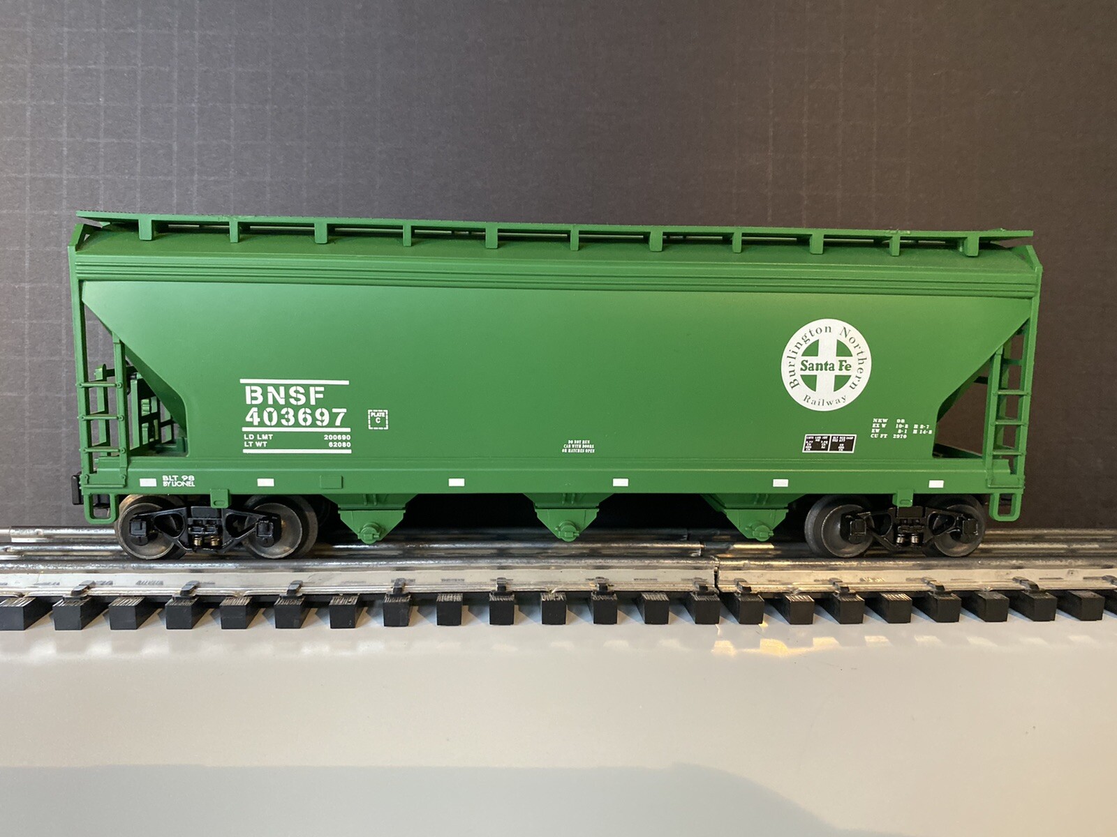 Lionel 6-21754 BNSF ACF 3-Bay Covered Hopper 2 Pack Rare VHTF EUC | eBay