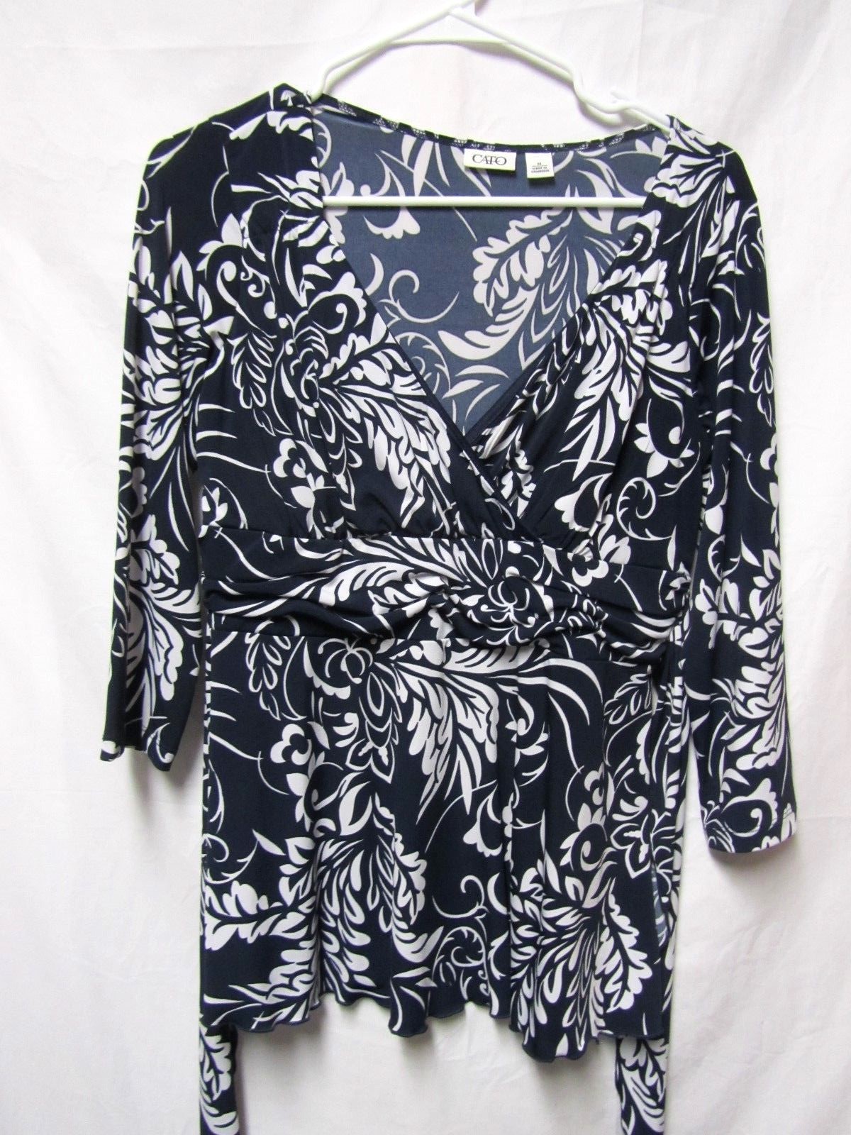 CATO top shirt blouse Med 8 Bust 38 navy white Bold Leaf Print V-neck ...