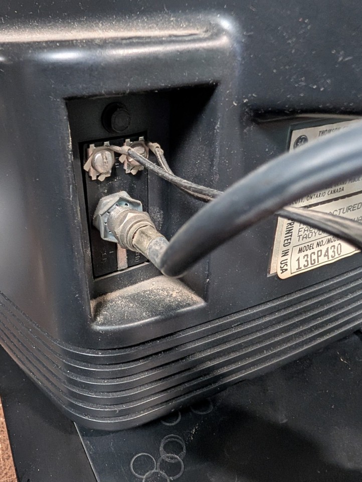 GE 13GP430 13 inch Vintage CRT Television Woodgrain 1988 Tested Works ...