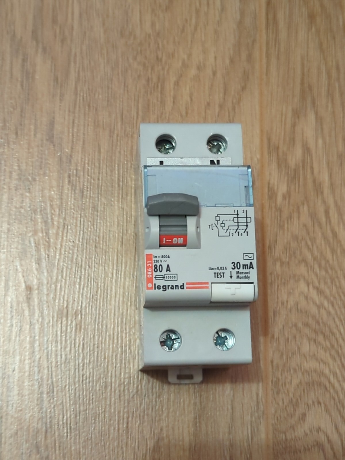R8030 Tenby Legrand 80a RCD 2 Pole 2 Mod 30ma Consumer Unit Main Switch ...