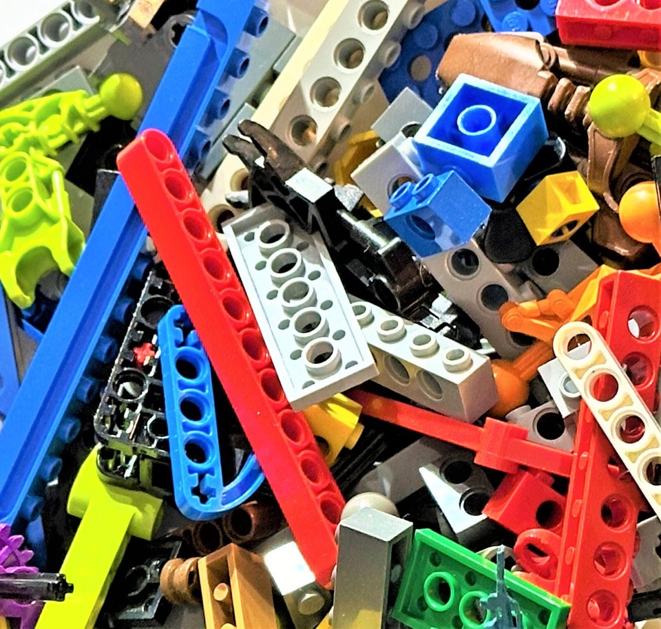 LEGO TECHNIC Bulk Parts Lot of 200 Random Pieces Bricks Pins Liftarms ...