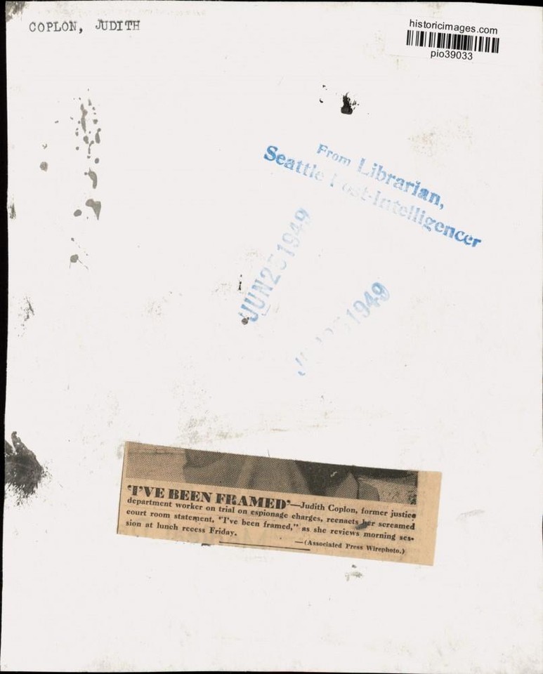 1949 Press Photo Soviet spy Judith Coplon reenacts her espionage trial ...