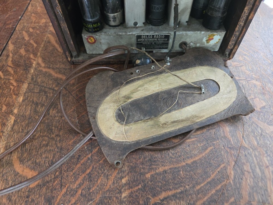 Vintage Delco Model R-1153 Tabletop Pushbutton AM Radio Working! | eBay