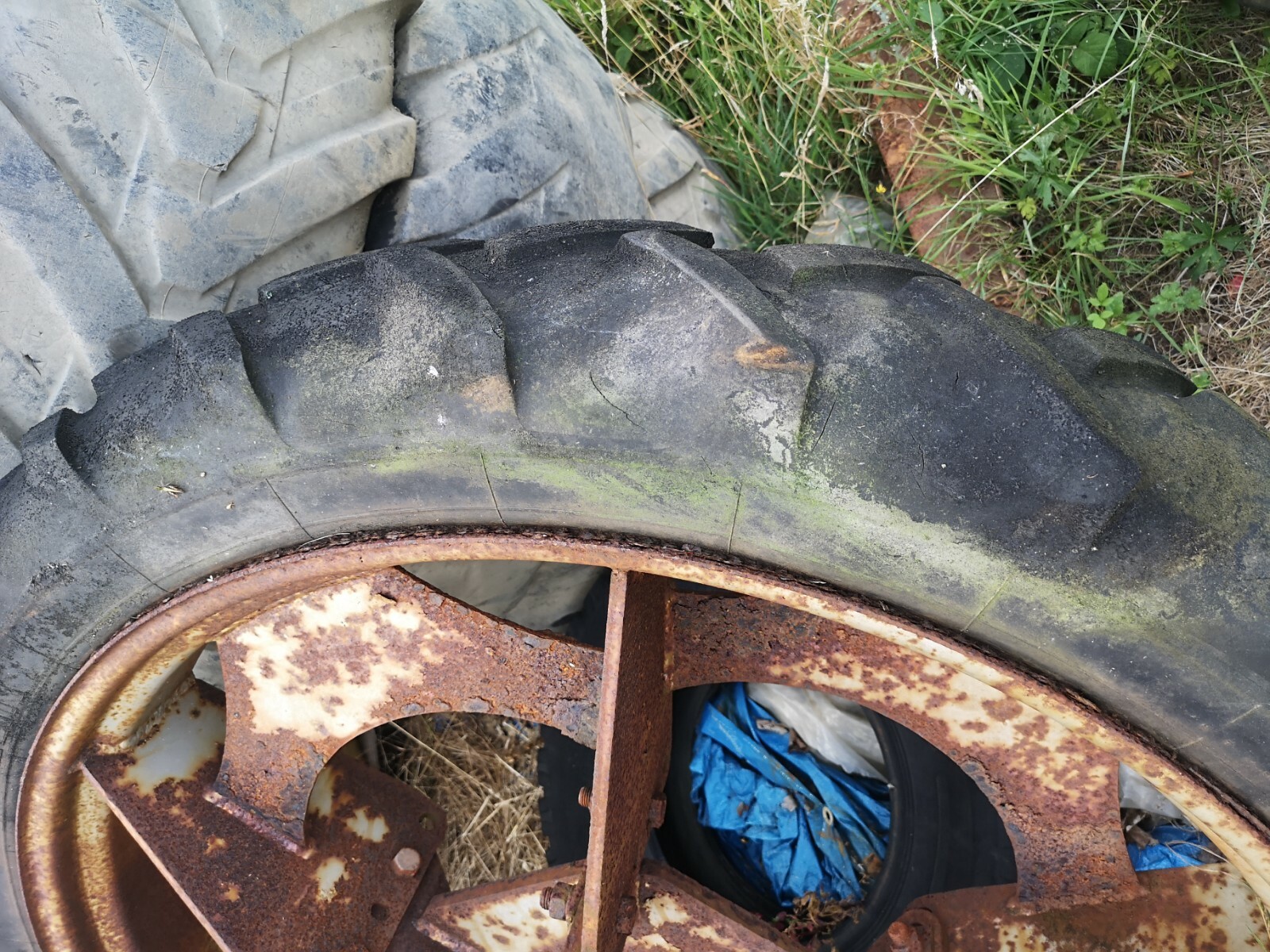 Massey Ferguson Tractor Row Crop Wheels Pair 8.3 X 42 8 Stud Vari width ...