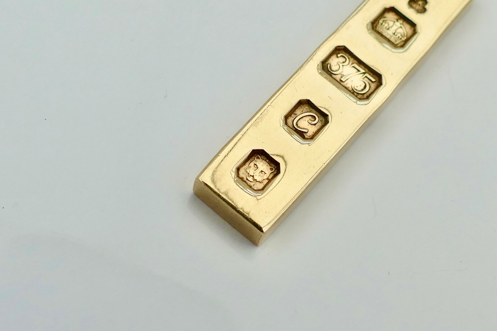 RARE QUEEN ELIZABETH II HM 9ct GOLD BAR INGOT PENDANT… - Gem