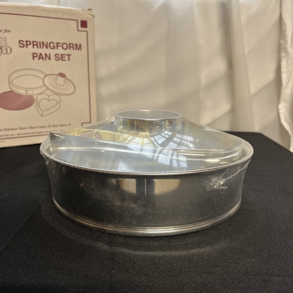 Pampered Chef Springform Pan Set with Round and Heart Shapes New In Box ...