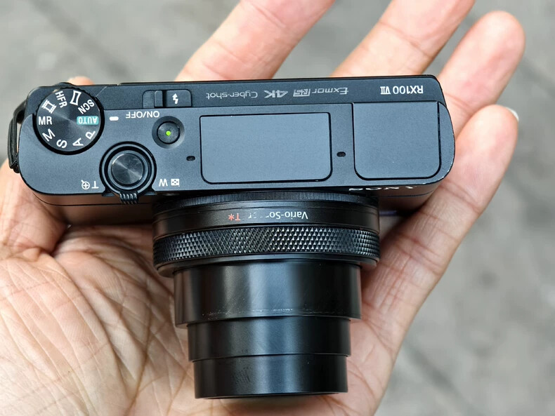 Sony Cyber-Shot RX100 VII RX100M7 20.1MP Digital Camera 8x Optical Zoom ...