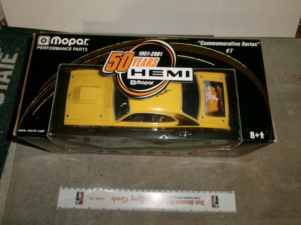 MOPAR ARLEN VANKE 1971 PLYMOUTH DUSTER NHRA 1/18 DIECAST AUTOGRAPHED ...