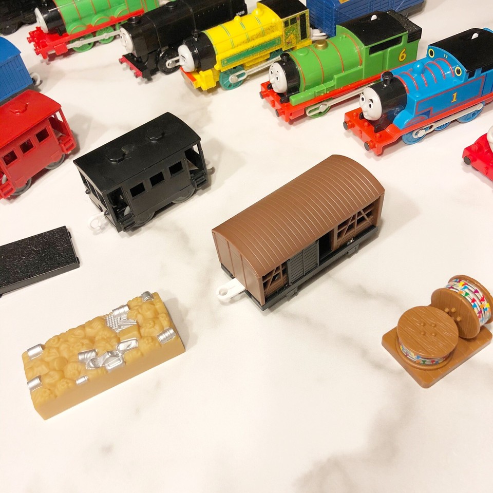 Thomas the Train TRACKMASTER Engines/Cars Mixed Lot 16 Pieces Tank ...
