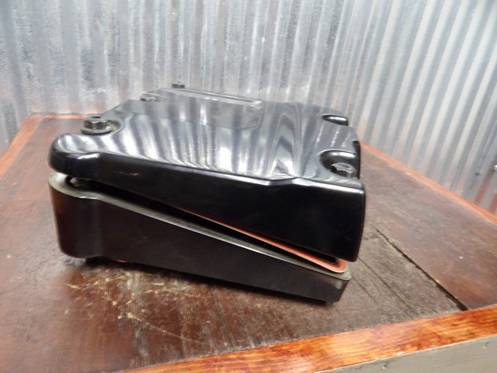 06 Harley Touring Ultra FLHTCUI rear valve cover box w rocker arms ...