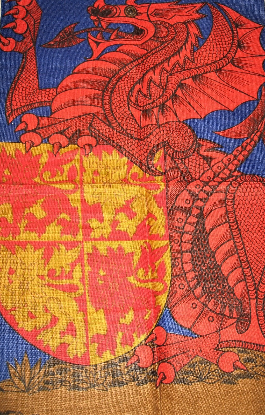 Spectacular! VtG Red Dragon Crest Council of Industrial Design Irish ...