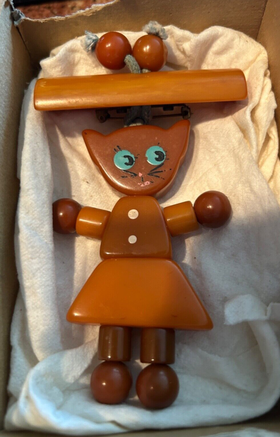 VINTAGE BAKELITE ARTICULATED CAT PIN - Gem