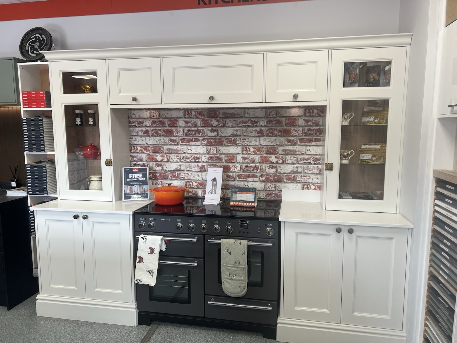 Howdens Kitchen Ex Display Quartz Worktop and integrated extractor fan ...