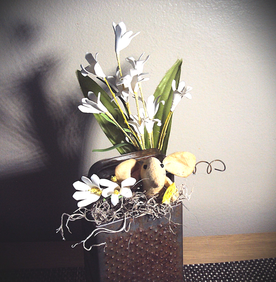 Primitive Farmhouse Country Spring Mouse Doll Mice Vintage Rusty Tin ...