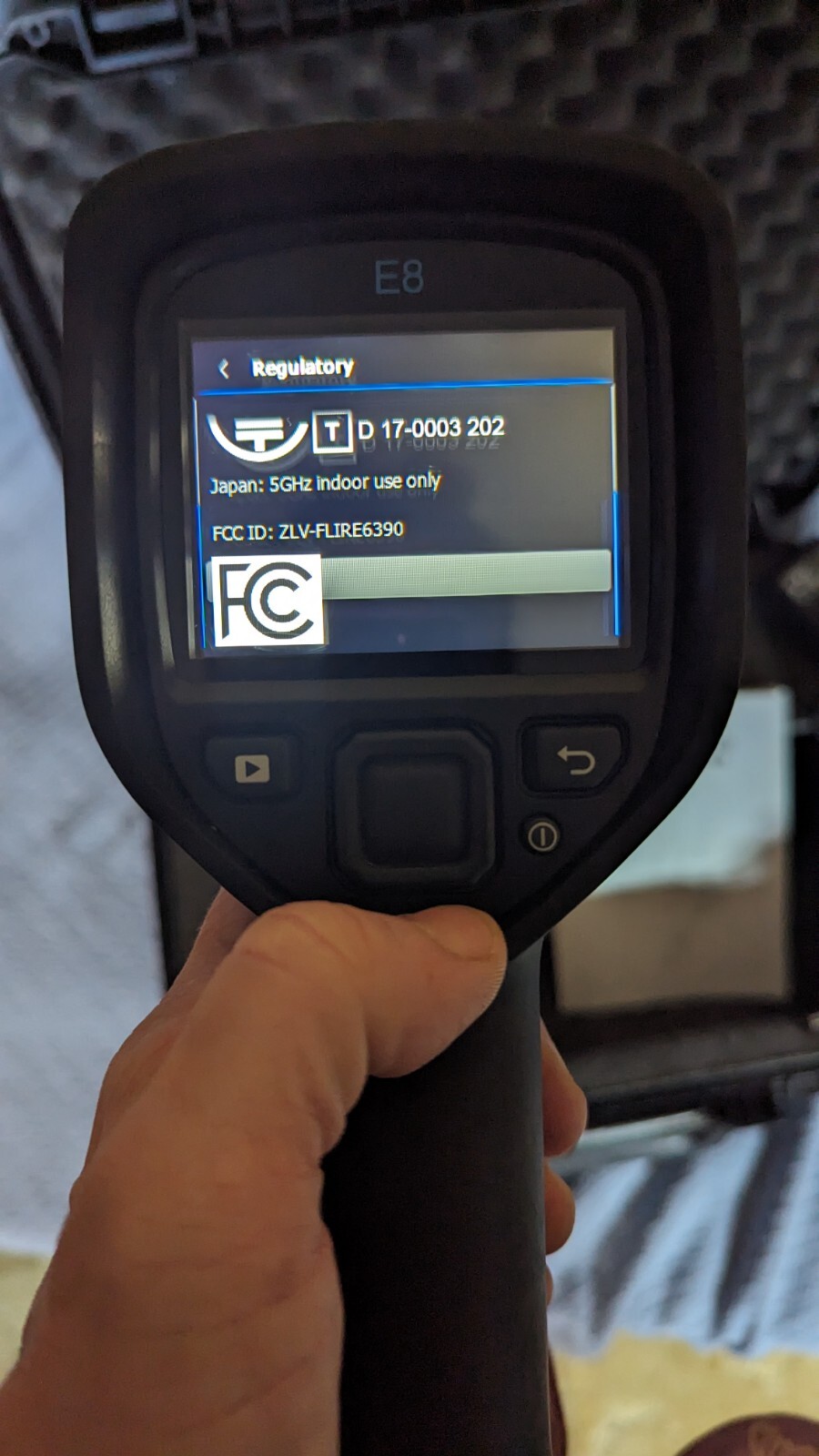 FLIR E8 XT WiFi THERMAL IMAGER CAMERA IR FLIR-E63900 2 Batteries ...