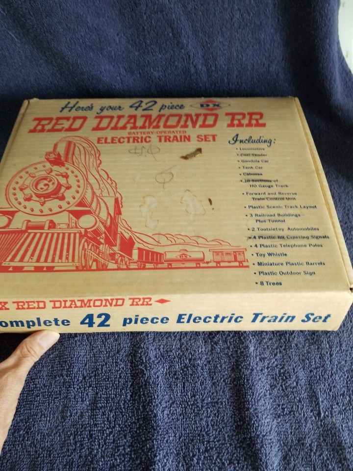 Vintage DX Red Diamond RR Battery Operated HO Electric Train Set in ...