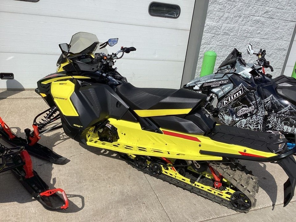 2021 Ski-Doo Renegade® X Rotax® 900 ACE? Turbo Ripsaw 1.25 Black BLACK ...