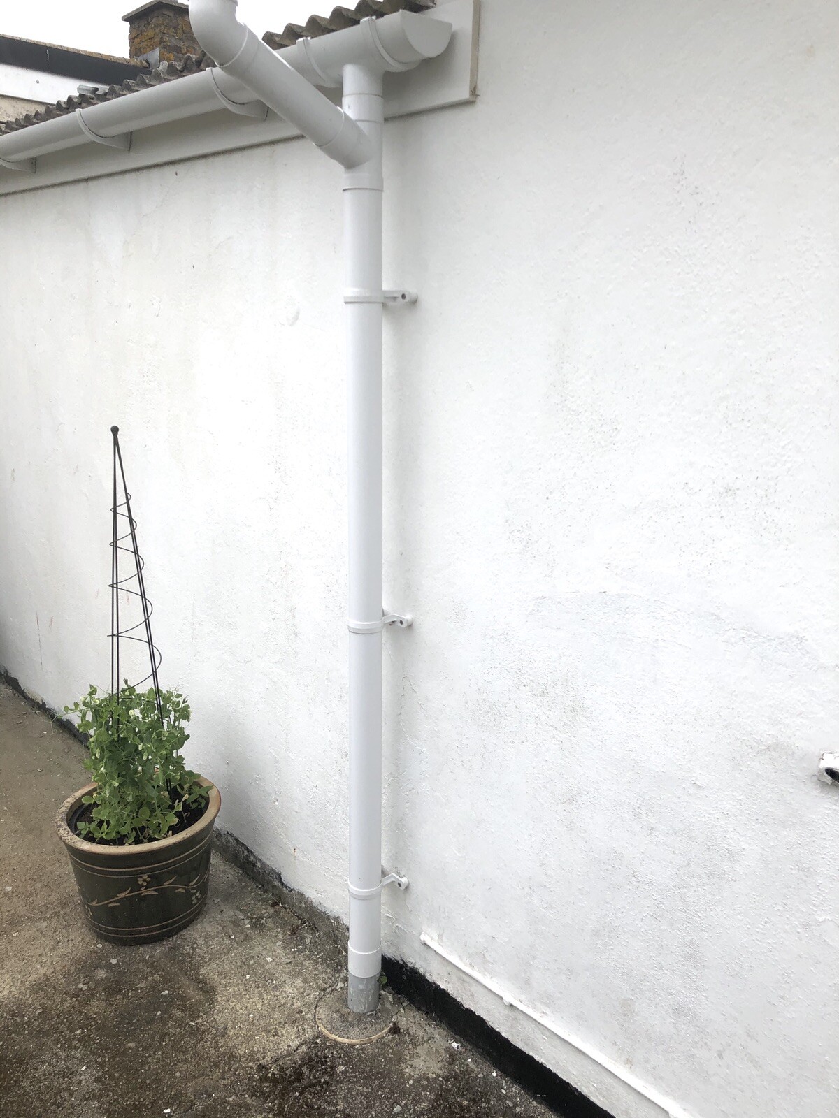 Plastic Spacers For Down Pipe Clips Packers White , Black and Dk Grey ...