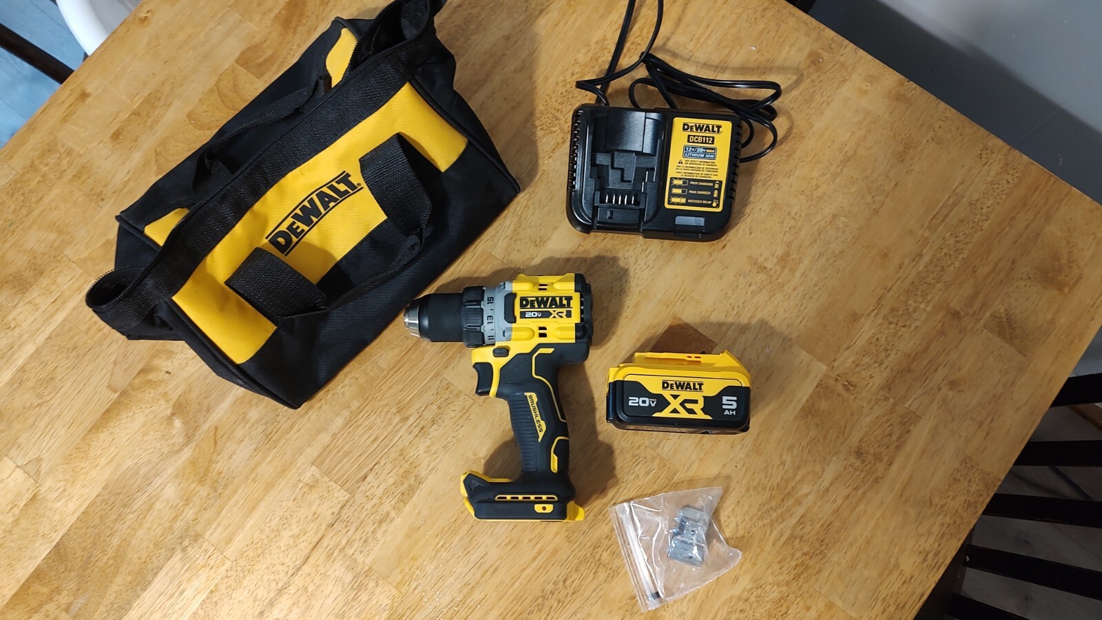 DEWALT DCD800P1 20V MAX XR Brushless Cordless 1/2" Drill/Driver Kit ...