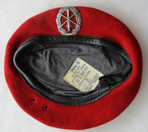 Cold War WEST GERMAN BUNDESWEHR ARMY Red BERET with ANTI AIRCRAFT BADGE ...