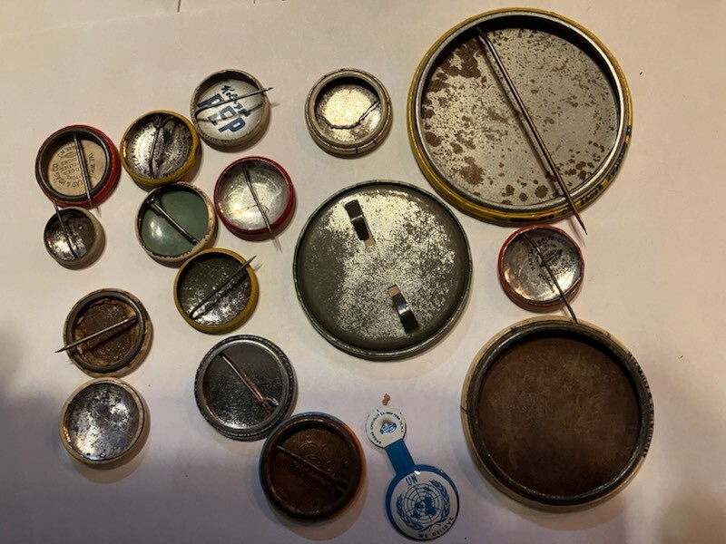 Miscellaneous lot of 17 vintage pinback buttons/tab--1910s-1950s ...