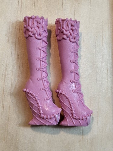 Monster High Doll Viperine Frights Camera Pink Monster Fang Boots only ...