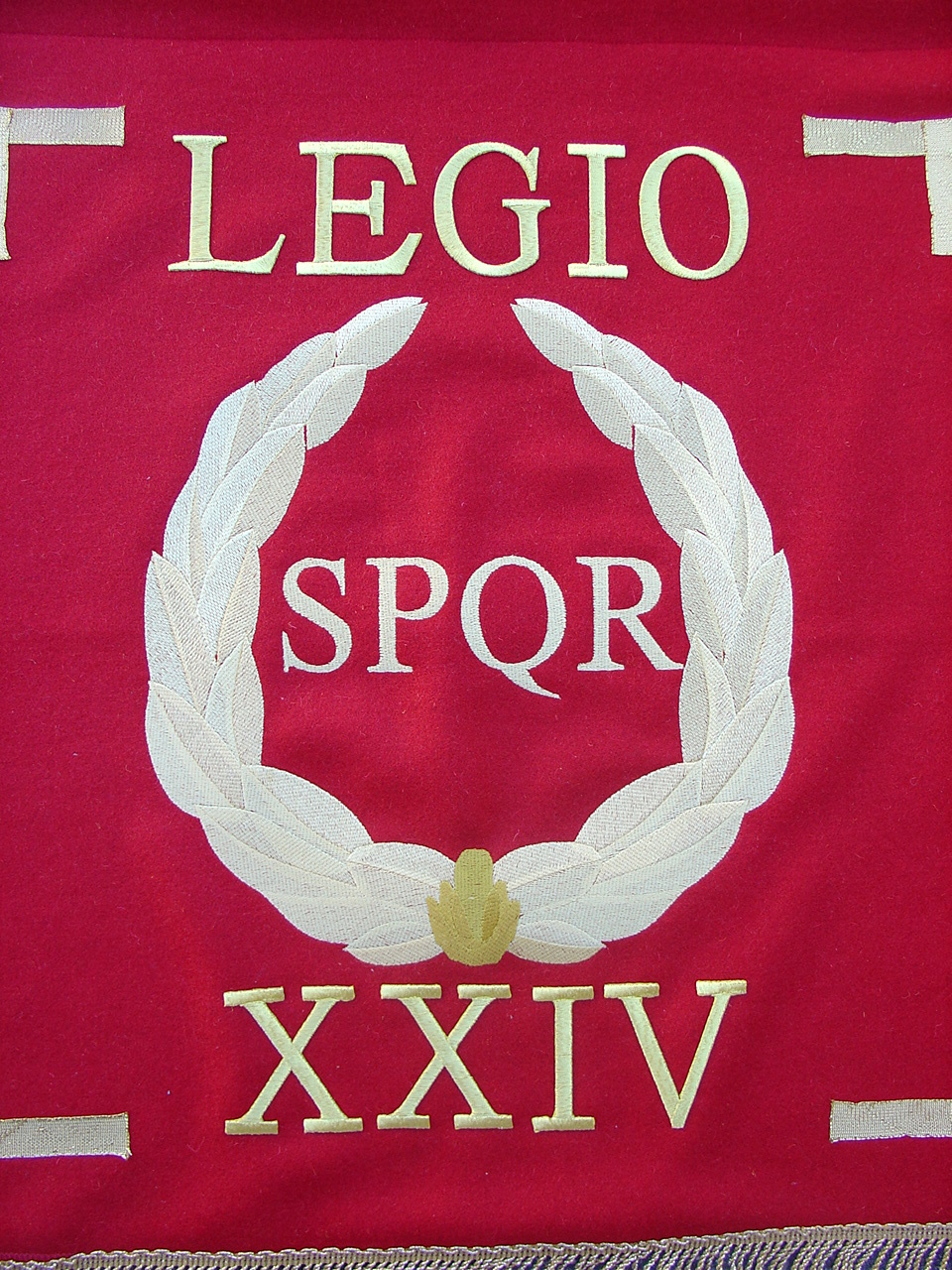Roman Legion Gold Wreath SPQR Victory vexillum flag standard sigma ...