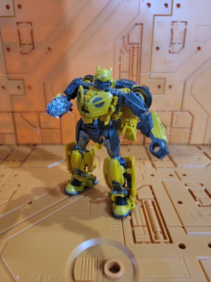 Transformers Buzzworthy Studio Series 70 Deluxe Origins Bumblebee B-127 ...