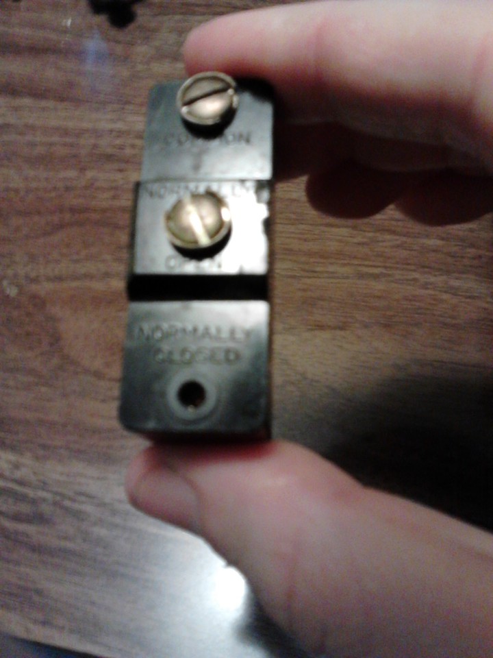 Micro electrical switch (Micro Switch Corp. Freeport IL) single pole ...