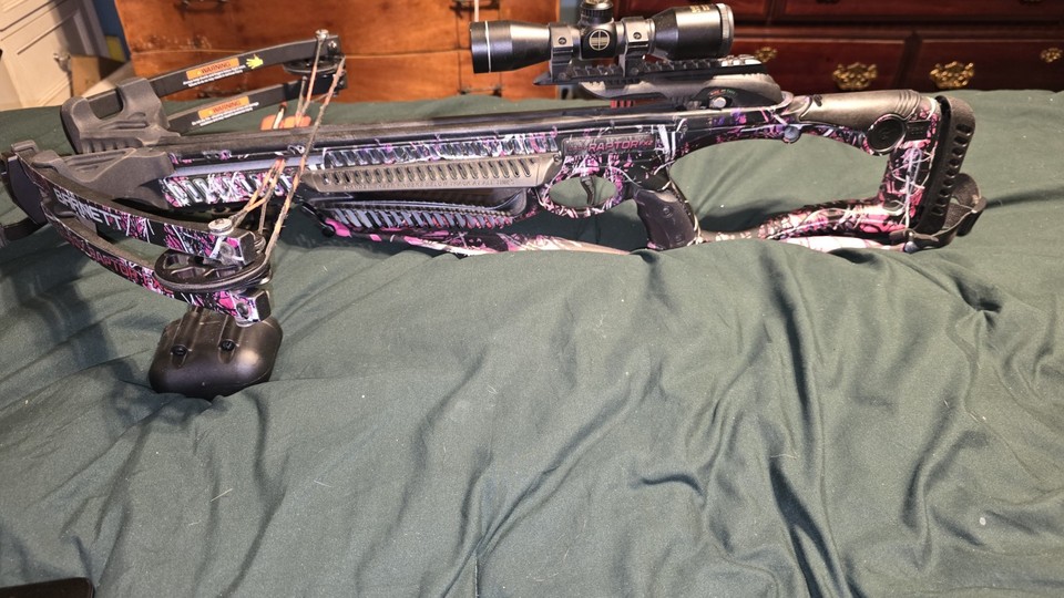Barnett Lady Raptor Crossbow FX2 With Scope, Bolt Carrier, Strap, And ...