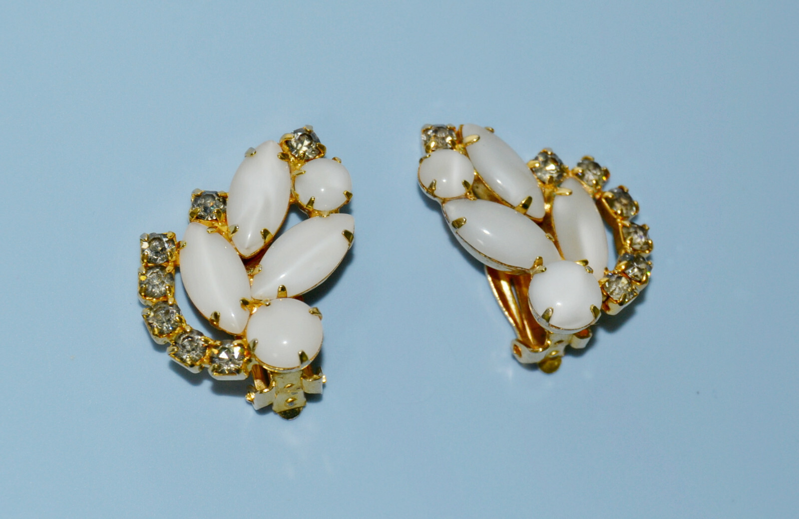 Vintage Elizabeth Morrey Clip On Earrings Art Glass Rhinestones Signed ...