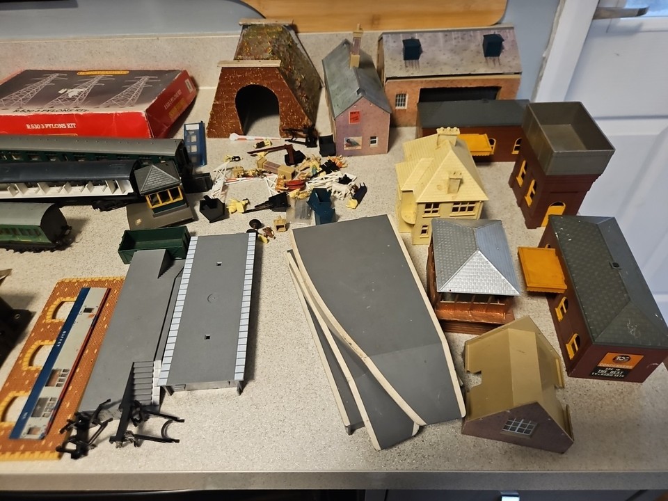 Hornby Triang Engines And Carriages And Building And Accessories Job ...