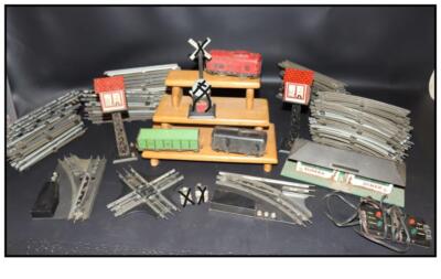 LOUIS MARX TRAIN SET, DINER, WATCH HOUSES, 3 CARS & 53 TRACK & SWITCHES ...