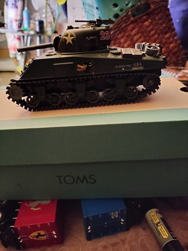 New Ray 1/32 Scale WWII M4A3 Battery Operated Sherman Tank Diecast ...