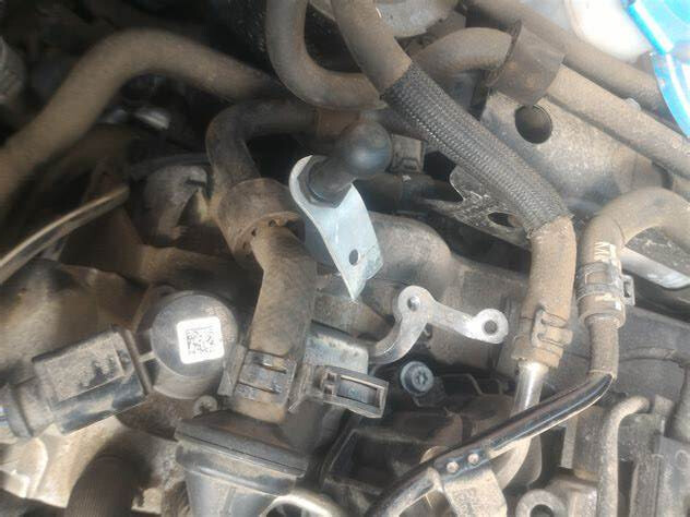 Engine Cover Mounting Peg Bolt FOR Skoda Audi VW CADDY MK3 1.6 2.0 TDI ...