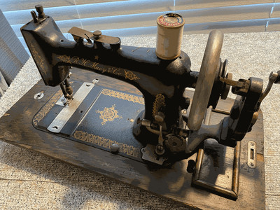 Early 1900's Antique Macy's hand crank sewing machine - Red Star very ...