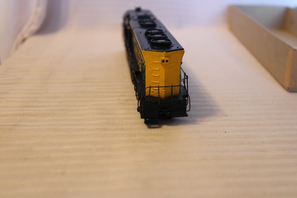 HO Scale Athearn, SD-45 Diesel Locomotive, Santa Fe Blue, #1825 - 4165 ...